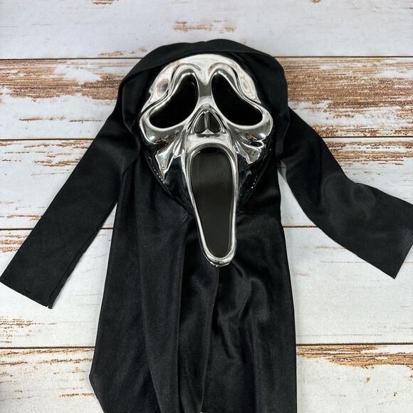 FunWorld | Holiday | Scream Ghostface 25th Anniversary Fun World Chrome ...